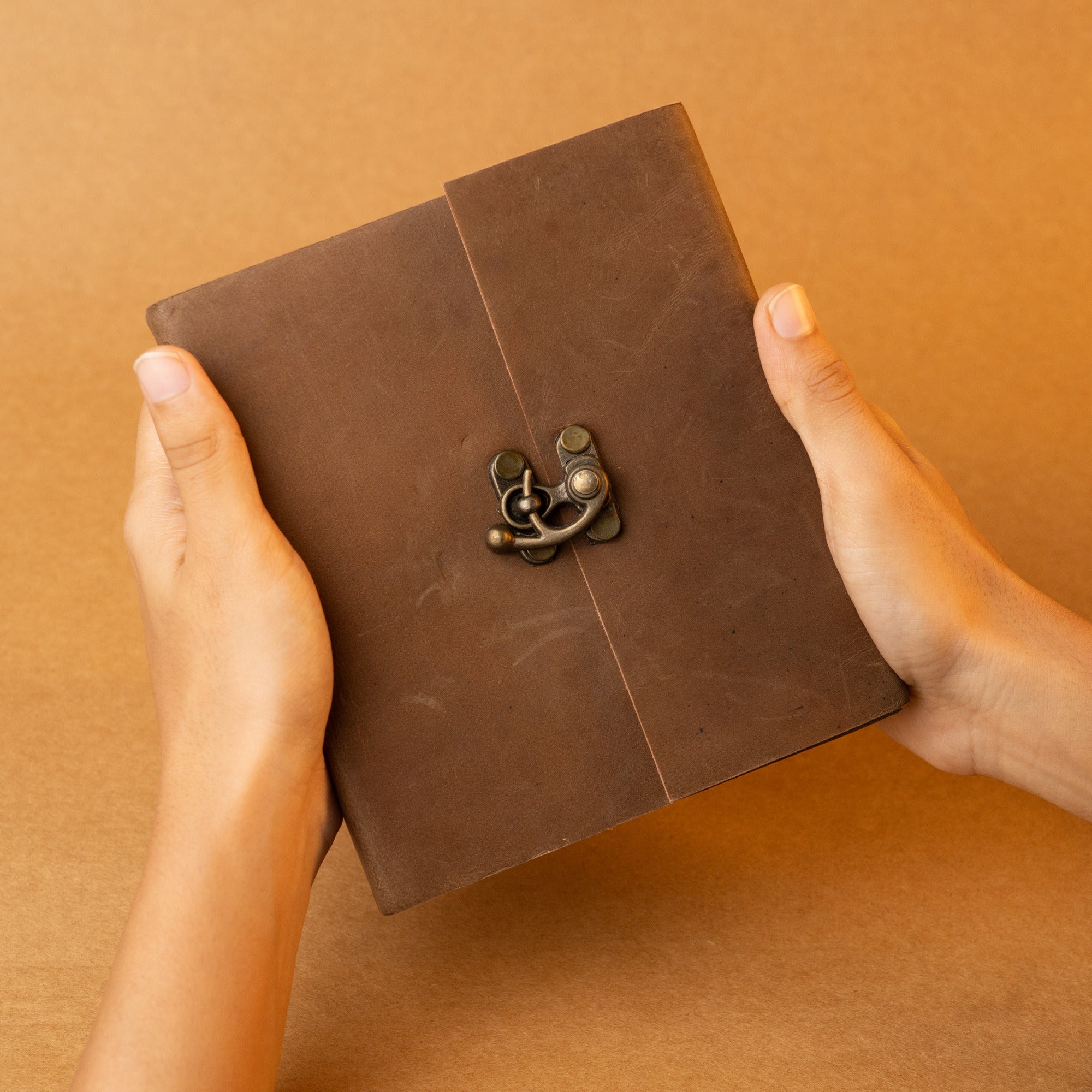 The Classic Keeper – Handmade Leather Lock Journal [regular] – Happynus Store
