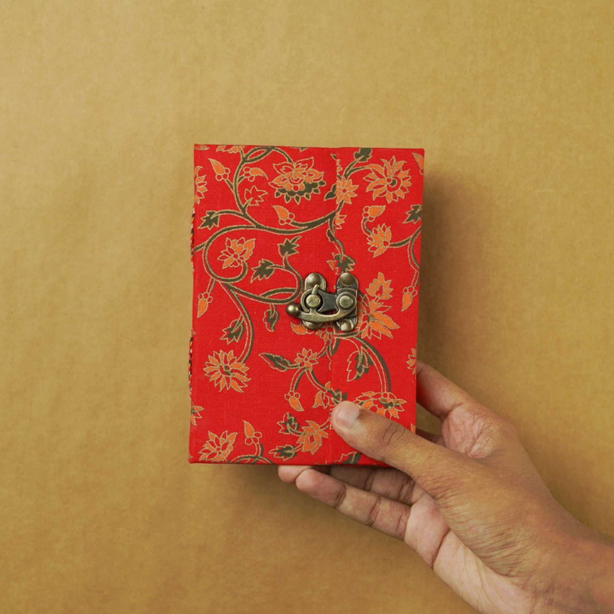 Scarlet Vine – The Story Keeper - Mini (4×6) – Happynus Store